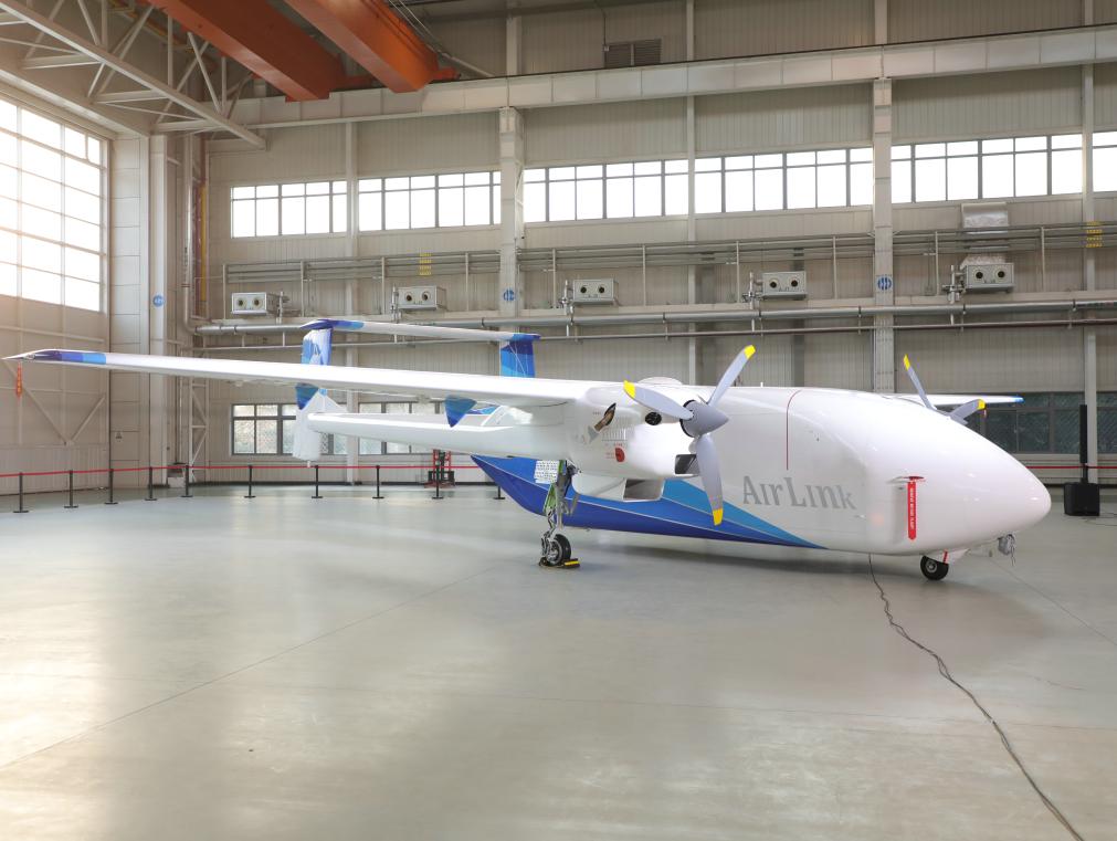 HH-200航空商用无人运输系统首架机总装下线-新华网